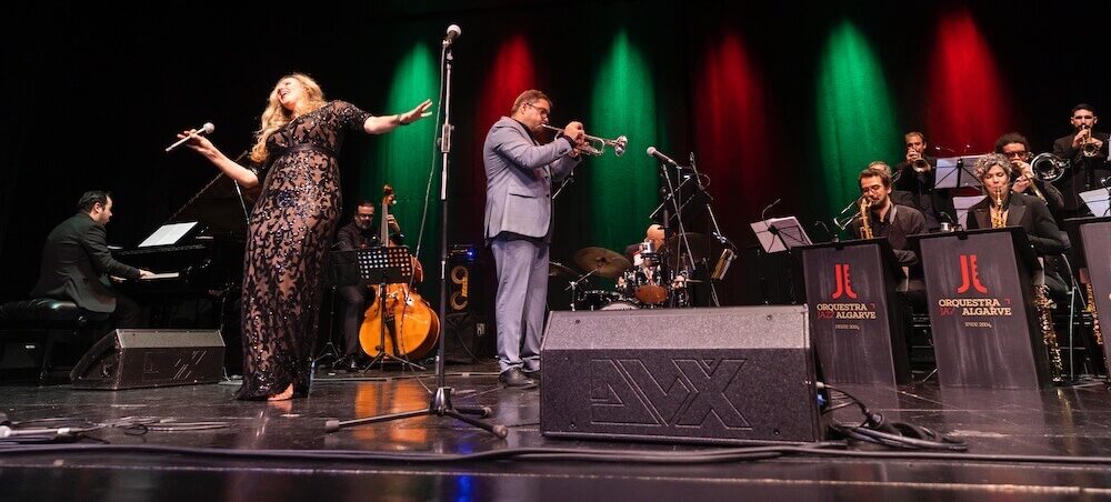 Homepage of Dutch jazz singer Ilse Huizinga - Ilse Huizinga